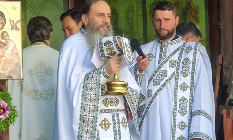 Hram cu sute de credincioși la Mănăstirea Trivale – Revista Agressive